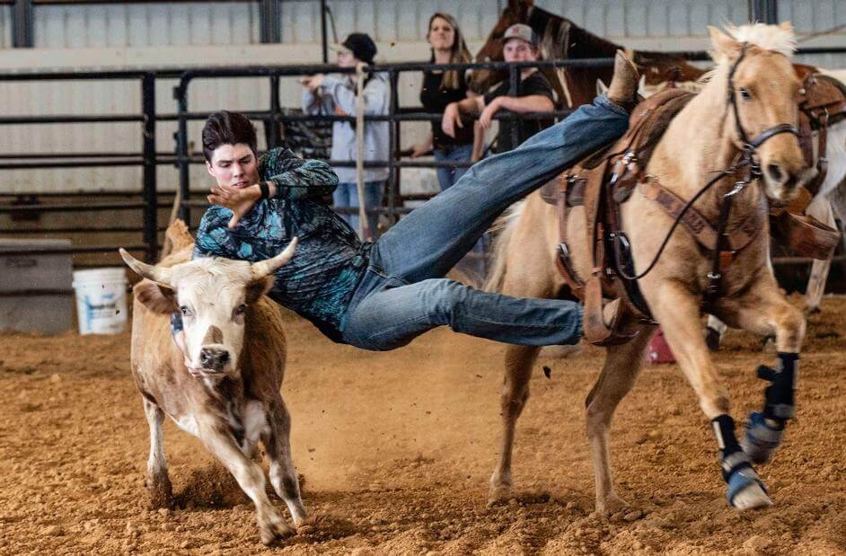 Rangers' Collier wins steer wrestling at PRCC Rodeo - Mississippi ...